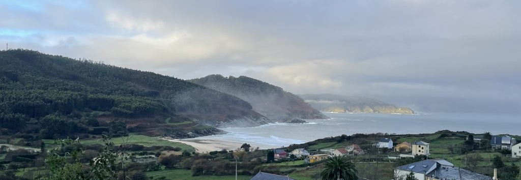 El Camino del Mar: Una Ruta Costera hacia Santiago Vibrante